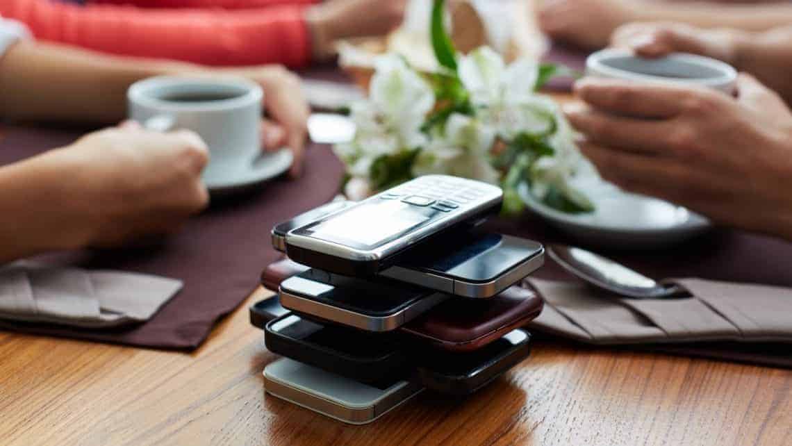 Smartphone protocol at restaurant, but not for 2 in bed - Horeca Webzine